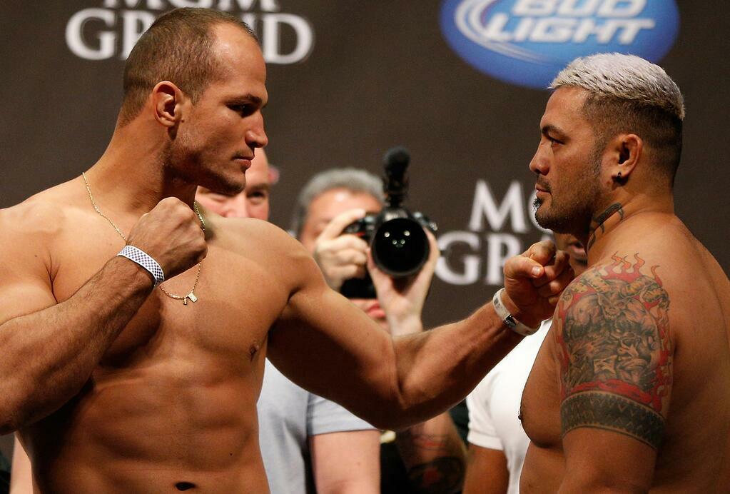 What other fighters have stare down poses? : r/MMA